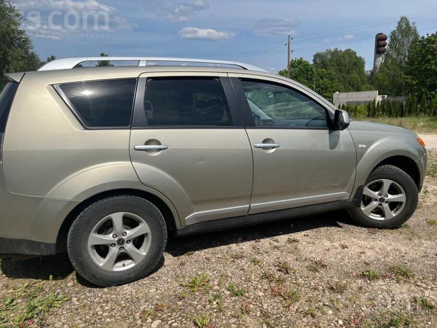 Pelēks Mitsubishi Outlander 2007 Rīga, ar dzinēja tilpumu 2.40 L un nobraukumu 215 tūkst. km par 2100 €, foto 1 vietnē AUTOMOTO.COM.LV