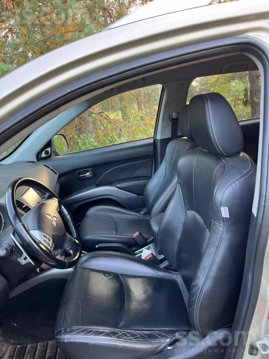 Pelēks Mitsubishi Outlander 2007 Rīga, ar dzinēja tilpumu 2.40 L un nobraukumu 215 tūkst. km par 2100 €, foto 4 vietnē AUTOMOTO.COM.LV