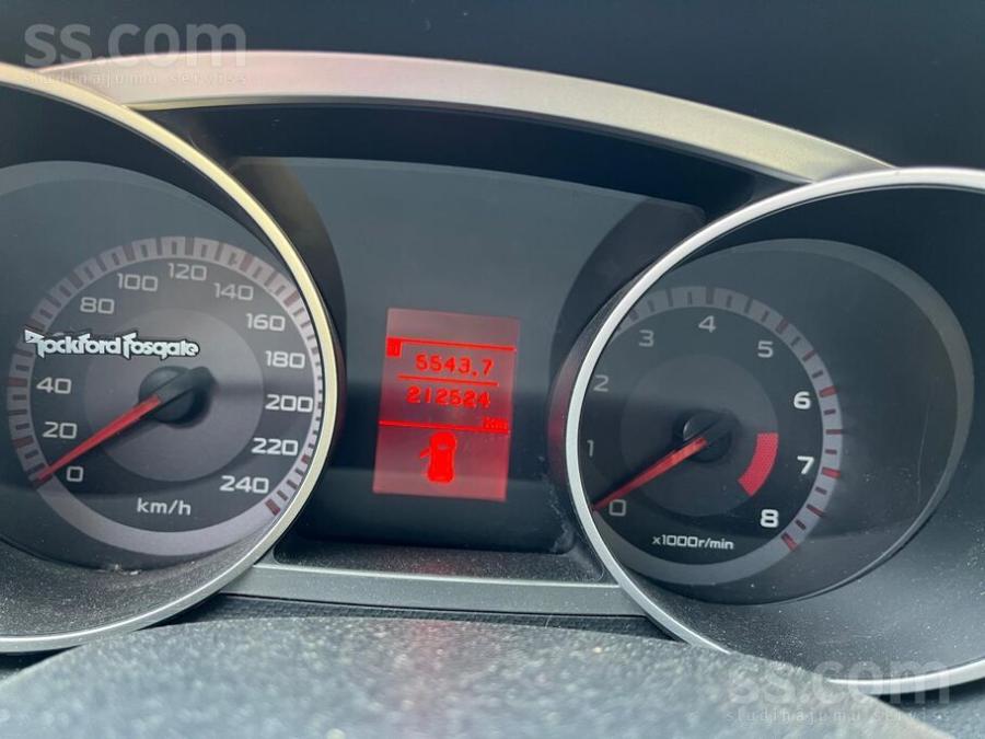 Pelēks Mitsubishi Outlander 2007 Rīga, ar dzinēja tilpumu 2.40 L un nobraukumu 215 tūkst. km par 2100 €, foto 5 vietnē AUTOMOTO.COM.LV