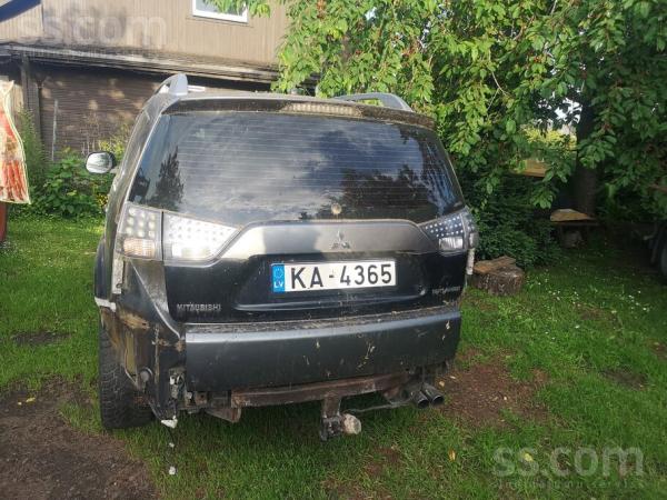 Grey Mitsubishi Outlander 2007 in Bauska, with an engine capacity of 2.00 L and mileage of 340 thousand km for 1800 €, photo 4 on AUTOMOTO.COM.LV