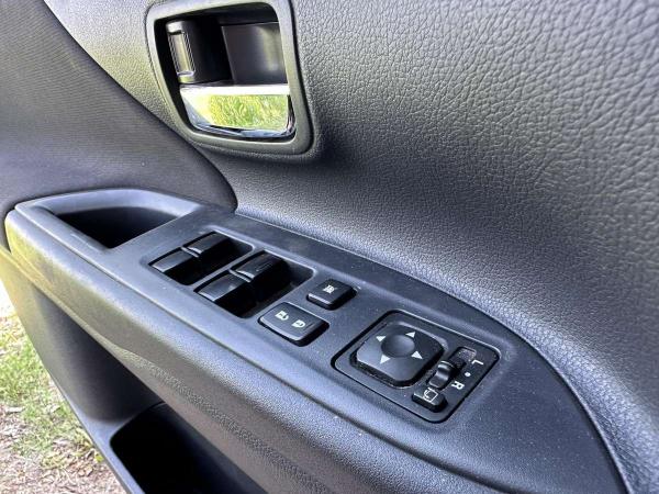 Pelēks Mitsubishi Outlander 2007 Marijampole, ar dzinēja tilpumu 2.20 L un nobraukumu 306 tūkst. km par 3999 €, foto 9 vietnē AUTOMOTO.COM.LV