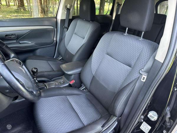 Pelēks Mitsubishi Outlander 2007 Marijampole, ar dzinēja tilpumu 2.20 L un nobraukumu 306 tūkst. km par 3999 €, foto 10 vietnē AUTOMOTO.COM.LV