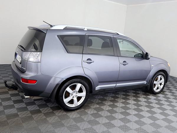 Pelēks Mitsubishi Outlander 2007 Tallina, ar dzinēja tilpumu 2.00 L un nobraukumu 192 tūkst. km par 1499 €, foto 3 vietnē AUTOMOTO.COM.LV