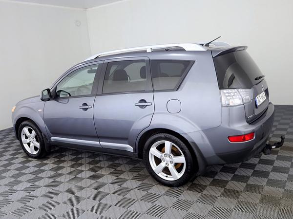 Pelēks Mitsubishi Outlander 2007 Tallina, ar dzinēja tilpumu 2.00 L un nobraukumu 192 tūkst. km par 1499 €, foto 4 vietnē AUTOMOTO.COM.LV