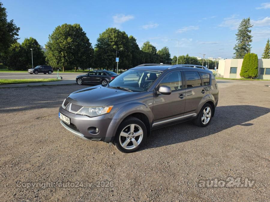 Pelēks Mitsubishi Outlander 2007 Tallina, ar dzinēja tilpumu 2.00 L un nobraukumu 228 tūkst. km par 2500 €, foto 1 vietnē AUTOMOTO.COM.LV