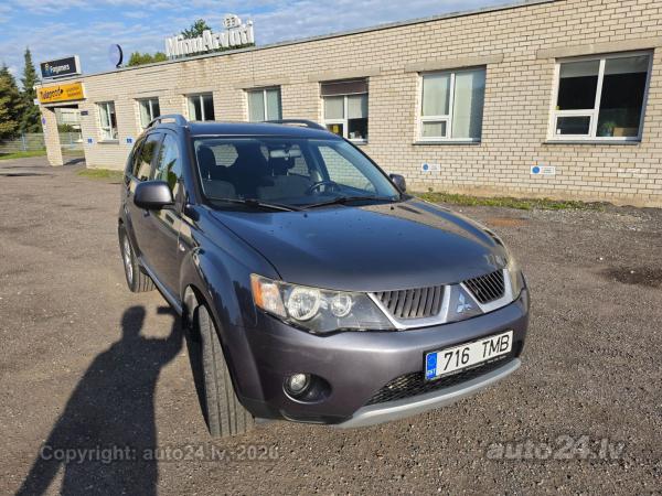 Grey Mitsubishi Outlander 2007 in Tallinn, with an engine capacity of 2.00 L and mileage of 228 thousand km for 2500 €, photo 3 on AUTOMOTO.COM.LV
