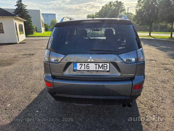 Grey Mitsubishi Outlander 2007 in Tallinn, with an engine capacity of 2.00 L and mileage of 228 thousand km for 2500 €, photo 7 on AUTOMOTO.COM.LV