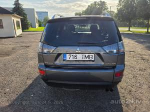 Pelēks Mitsubishi Outlander 2007 Tallina, ar dzinēja tilpumu 2.00 L un nobraukumu 228 tūkst. km par 2500 €, foto 8 vietnē AUTOMOTO.COM.LV