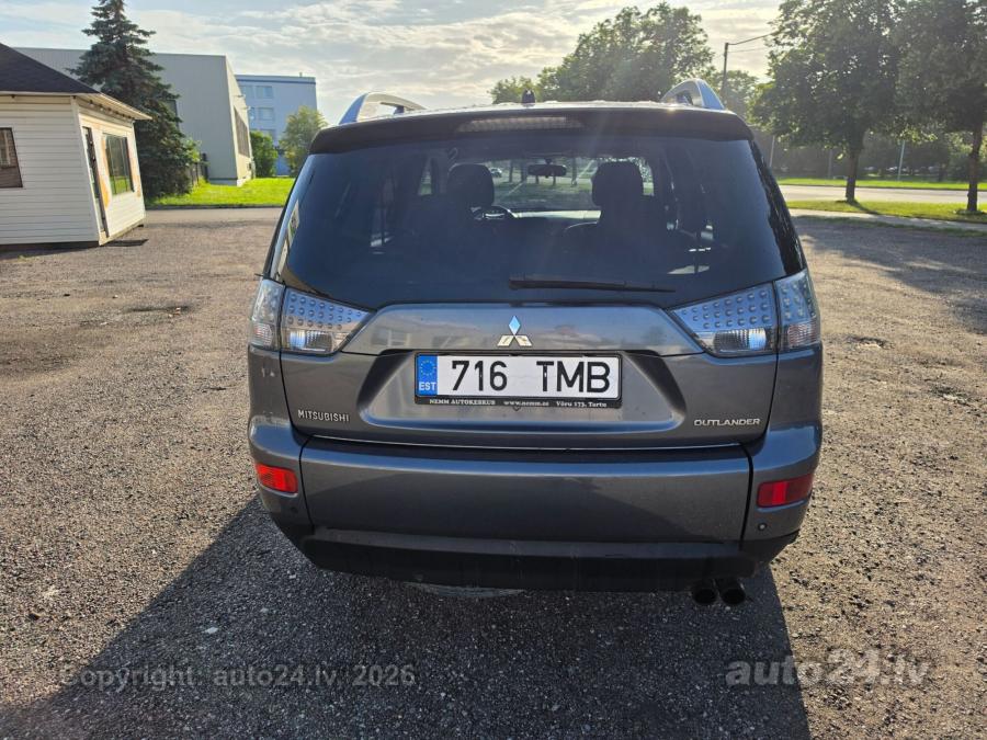 Pelēks Mitsubishi Outlander 2007 Tallina, ar dzinēja tilpumu 2.00 L un nobraukumu 228 tūkst. km par 2500 €, foto 8 vietnē AUTOMOTO.COM.LV