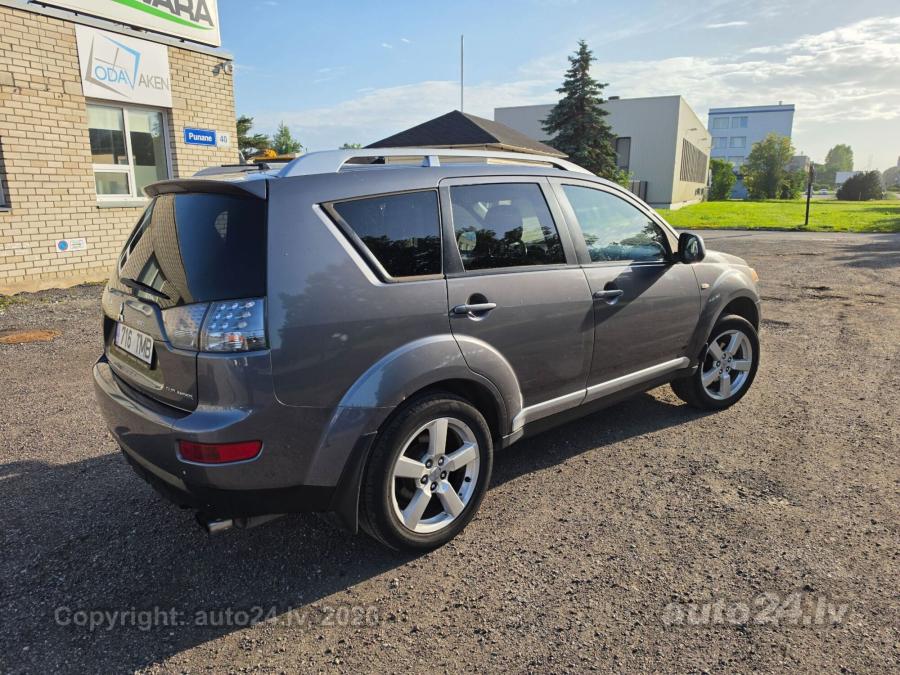 Pelēks Mitsubishi Outlander 2007 Tallina, ar dzinēja tilpumu 2.00 L un nobraukumu 228 tūkst. km par 2500 €, foto 9 vietnē AUTOMOTO.COM.LV