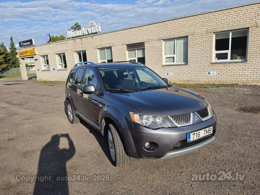 Pelēks Mitsubishi Outlander 2007 Tallina, ar dzinēja tilpumu 2.00 L un nobraukumu 228 tūkst. km par 2500 €, foto 10 vietnē AUTOMOTO.COM.LV