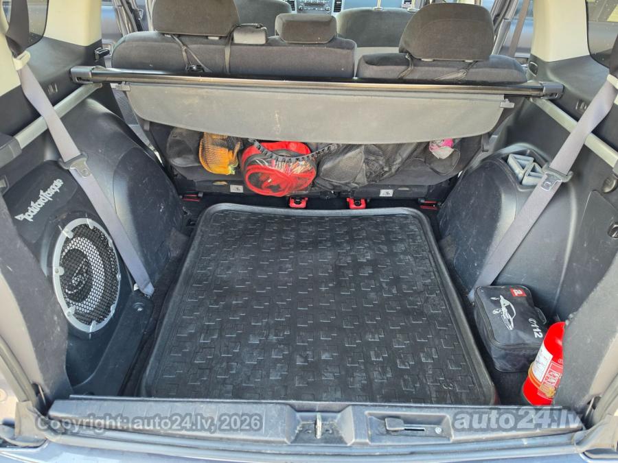 Pelēks Mitsubishi Outlander 2007 Tallina, ar dzinēja tilpumu 2.00 L un nobraukumu 228 tūkst. km par 2500 €, foto 13 vietnē AUTOMOTO.COM.LV