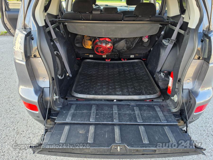 Pelēks Mitsubishi Outlander 2007 Tallina, ar dzinēja tilpumu 2.00 L un nobraukumu 228 tūkst. km par 2500 €, foto 14 vietnē AUTOMOTO.COM.LV