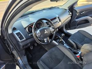 Pelēks Mitsubishi Outlander 2007 Tallina, ar dzinēja tilpumu 2.00 L un nobraukumu 228 tūkst. km par 2500 €, foto 16 vietnē AUTOMOTO.COM.LV