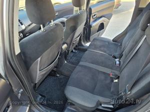 Pelēks Mitsubishi Outlander 2007 Tallina, ar dzinēja tilpumu 2.00 L un nobraukumu 228 tūkst. km par 2500 €, foto 17 vietnē AUTOMOTO.COM.LV