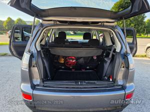 Pelēks Mitsubishi Outlander 2007 Tallina, ar dzinēja tilpumu 2.00 L un nobraukumu 228 tūkst. km par 2500 €, foto 19 vietnē AUTOMOTO.COM.LV
