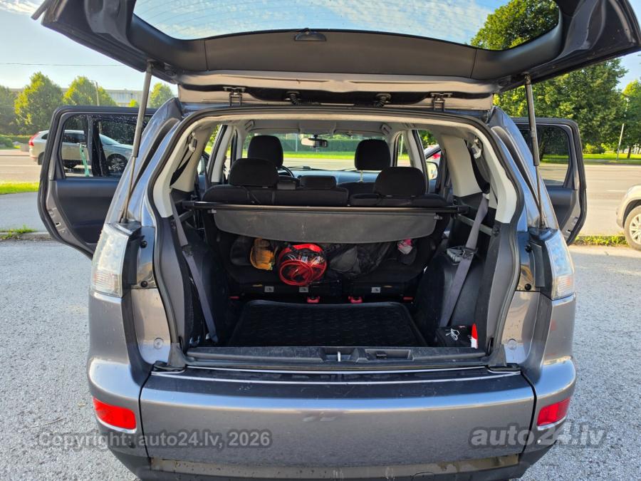 Pelēks Mitsubishi Outlander 2007 Tallina, ar dzinēja tilpumu 2.00 L un nobraukumu 228 tūkst. km par 2500 €, foto 19 vietnē AUTOMOTO.COM.LV