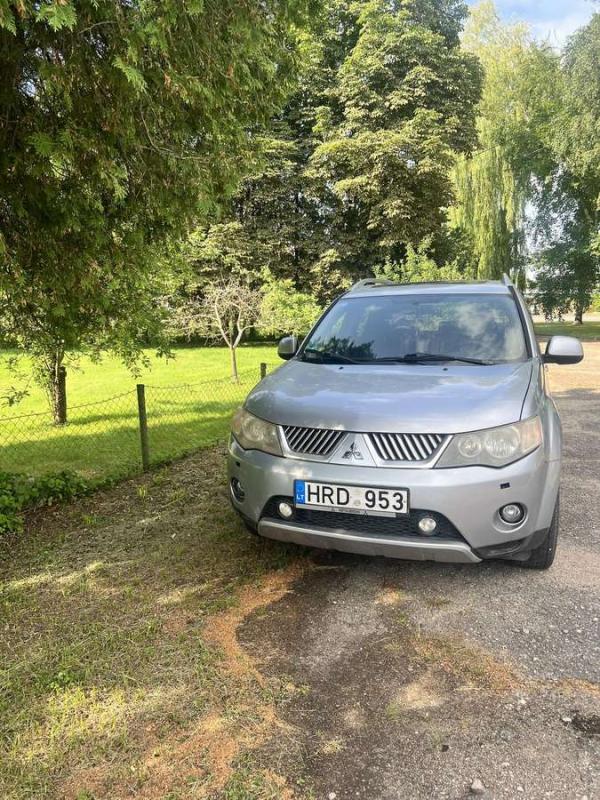 Pelēks Mitsubishi Outlander 2007 Širvintos, ar dzinēja tilpumu 1.97 L un nobraukumu 288 tūkst. km par 2600 €, foto 1 vietnē AUTOMOTO.COM.LV
