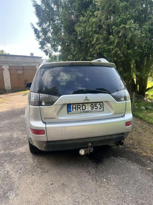 Pelēks Mitsubishi Outlander 2007 Širvintos, ar dzinēja tilpumu 1.97 L un nobraukumu 288 tūkst. km par 2600 €, foto 3 vietnē AUTOMOTO.COM.LV