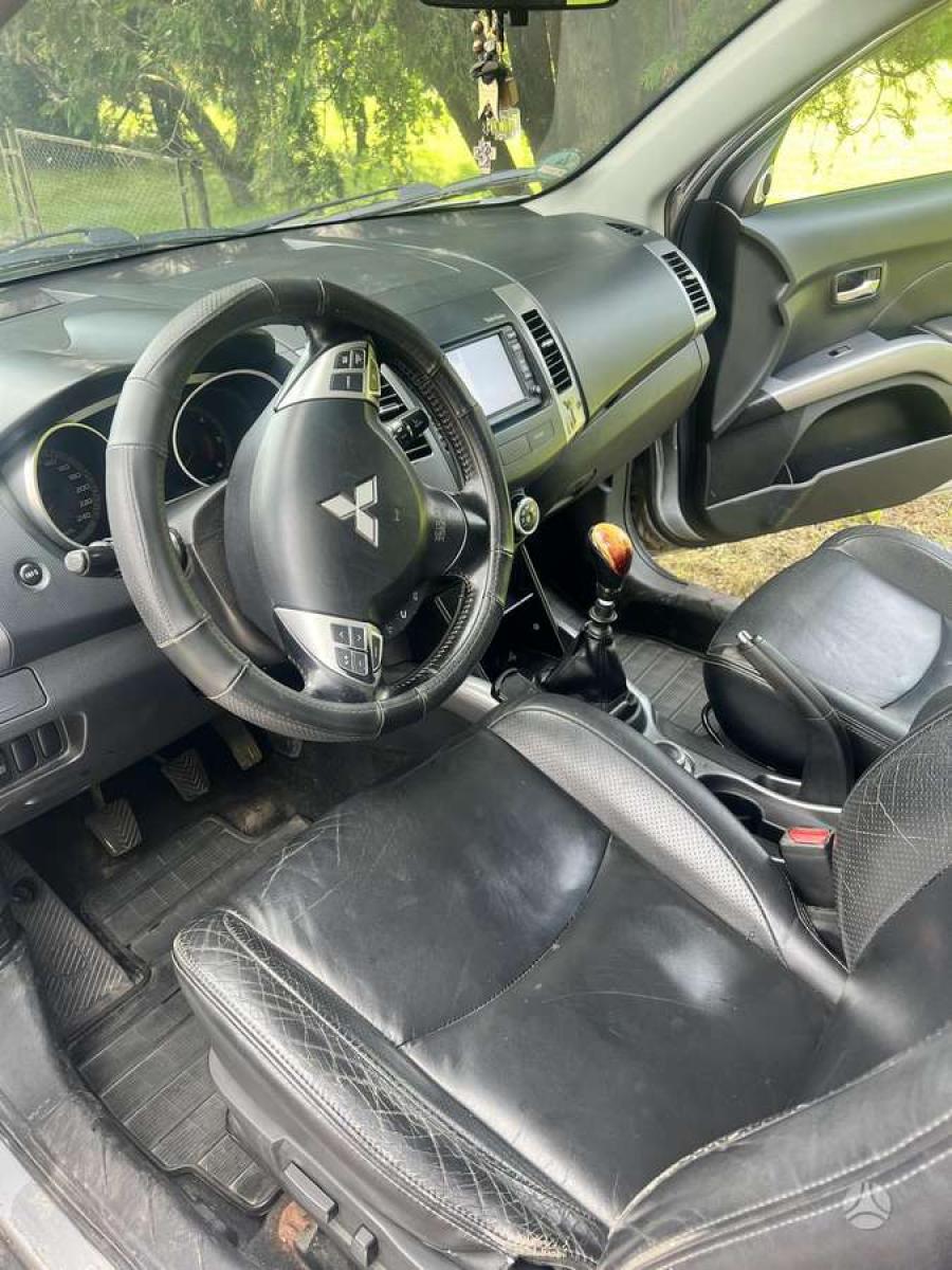 Pelēks Mitsubishi Outlander 2007 Širvintos, ar dzinēja tilpumu 1.97 L un nobraukumu 288 tūkst. km par 2600 €, foto 5 vietnē AUTOMOTO.COM.LV