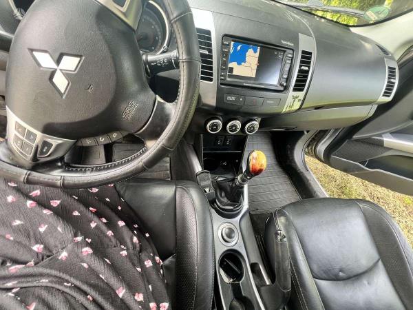 Pelēks Mitsubishi Outlander 2007 Širvintos, ar dzinēja tilpumu 1.97 L un nobraukumu 288 tūkst. km par 2600 €, foto 6 vietnē AUTOMOTO.COM.LV