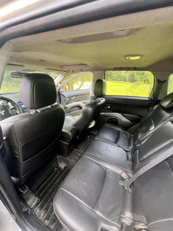 Pelēks Mitsubishi Outlander 2007 Širvintos, ar dzinēja tilpumu 1.97 L un nobraukumu 288 tūkst. km par 2600 €, foto 7 vietnē AUTOMOTO.COM.LV