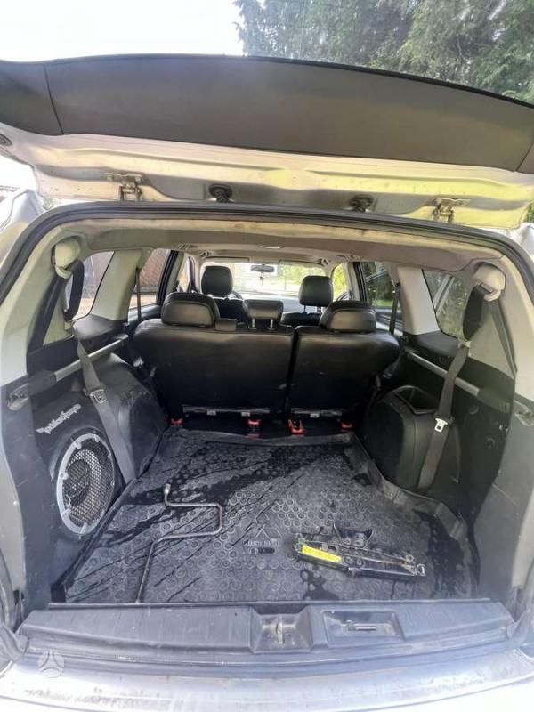 Pelēks Mitsubishi Outlander 2007 Širvintos, ar dzinēja tilpumu 1.97 L un nobraukumu 288 tūkst. km par 2600 €, foto 9 vietnē AUTOMOTO.COM.LV