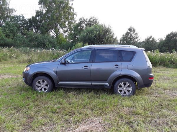 Grey Mitsubishi Outlander 2007 in Madona, with an engine capacity of 2.00 L and mileage of 207 thousand km for 3200 €, photo 2 on AUTOMOTO.COM.LV