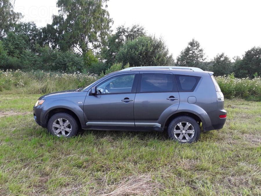 Grey Mitsubishi Outlander 2007 in Madona, with an engine capacity of 2.00 L and mileage of 207 thousand km for 3200 €, photo 3 on AUTOMOTO.COM.LV