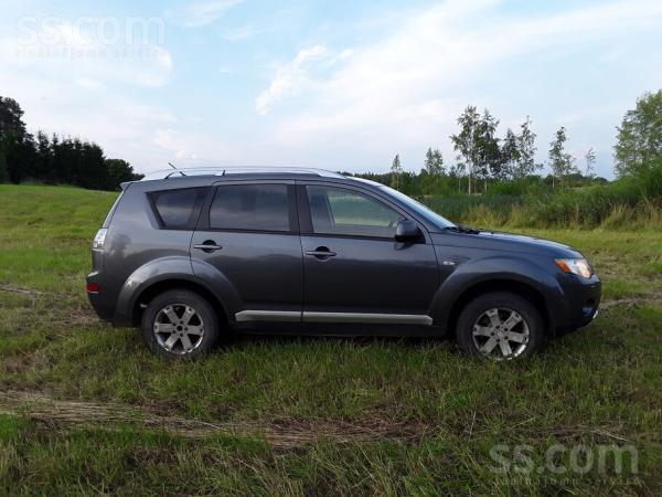 Grey Mitsubishi Outlander 2007 in Madona, with an engine capacity of 2.00 L and mileage of 207 thousand km for 3200 €, photo 3 on AUTOMOTO.COM.LV