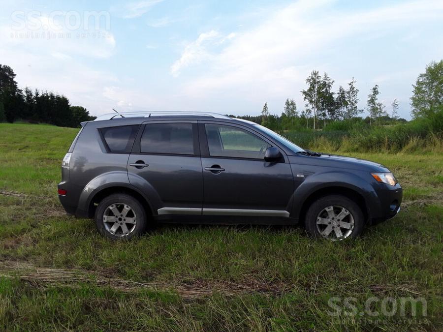 Grey Mitsubishi Outlander 2007 in Madona, with an engine capacity of 2.00 L and mileage of 207 thousand km for 3200 €, photo 4 on AUTOMOTO.COM.LV