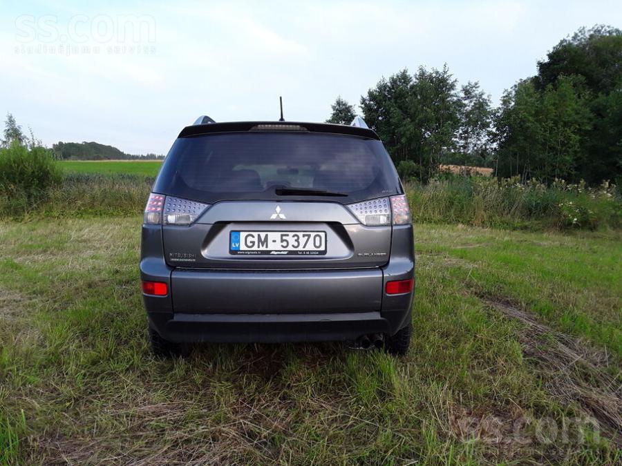 Grey Mitsubishi Outlander 2007 in Madona, with an engine capacity of 2.00 L and mileage of 207 thousand km for 3200 €, photo 5 on AUTOMOTO.COM.LV