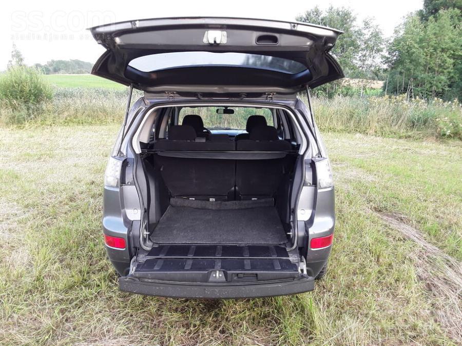 Grey Mitsubishi Outlander 2007 in Madona, with an engine capacity of 2.00 L and mileage of 207 thousand km for 3200 €, photo 7 on AUTOMOTO.COM.LV