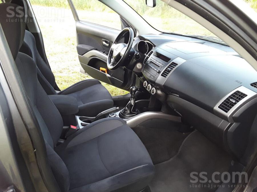 Grey Mitsubishi Outlander 2007 in Madona, with an engine capacity of 2.00 L and mileage of 207 thousand km for 3200 €, photo 9 on AUTOMOTO.COM.LV