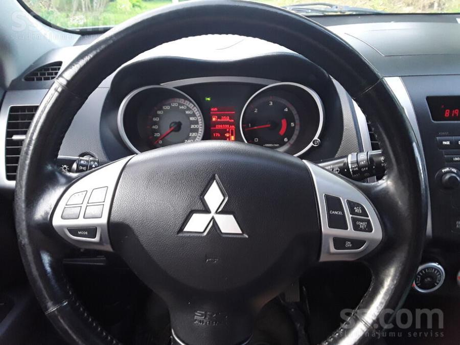 Grey Mitsubishi Outlander 2007 in Madona, with an engine capacity of 2.00 L and mileage of 207 thousand km for 3200 €, photo 13 on AUTOMOTO.COM.LV