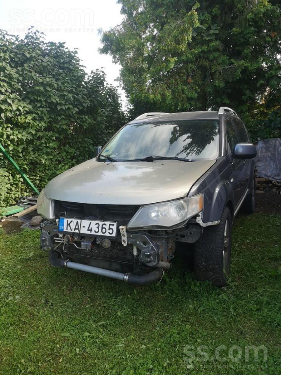 Pelēks Mitsubishi Outlander 2007 Bauska, ar dzinēja tilpumu 2.00 L un nobraukumu 340 tūkst. km par 1300 €, foto 1 vietnē AUTOMOTO.COM.LV