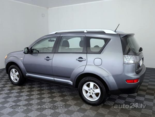 Grey Mitsubishi Outlander 2007 in Tallinn, with an engine capacity of 2.00 L and mileage of 288 thousand km for 1599 €, photo 4 on AUTOMOTO.COM.LV