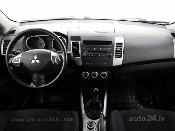 Grey Mitsubishi Outlander 2007 in Tallinn, with an engine capacity of 2.00 L and mileage of 288 thousand km for 1599 €, photo 5 on AUTOMOTO.COM.LV