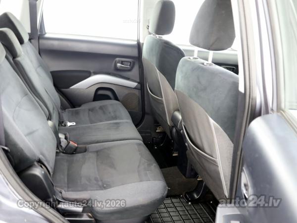 Grey Mitsubishi Outlander 2007 in Tallinn, with an engine capacity of 2.00 L and mileage of 288 thousand km for 1599 €, photo 7 on AUTOMOTO.COM.LV