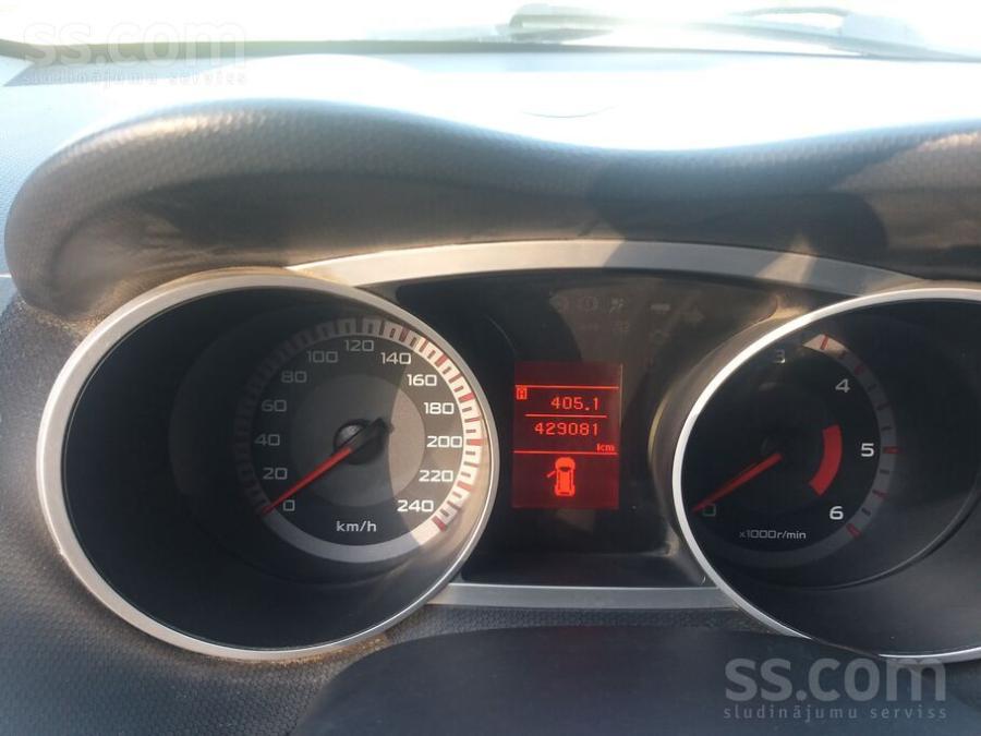 Grey Mitsubishi Outlander 2007 in Kuldiga, with an engine capacity of 2.00 L and mileage of 429 thousand km for 850 €, photo 4 on AUTOMOTO.COM.LV