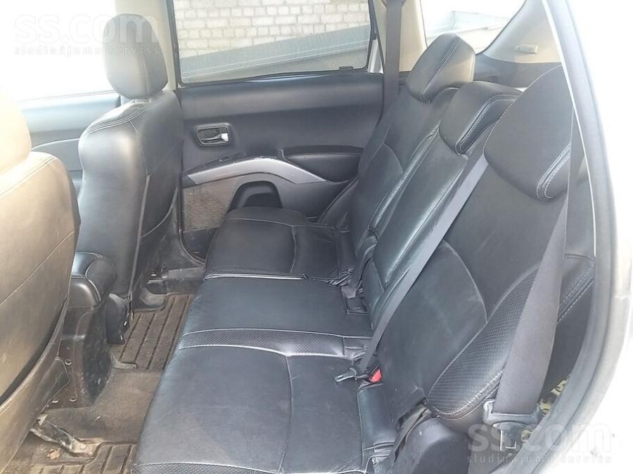 Grey Mitsubishi Outlander 2007 in Kuldiga, with an engine capacity of 2.00 L and mileage of 429 thousand km for 850 €, photo 5 on AUTOMOTO.COM.LV