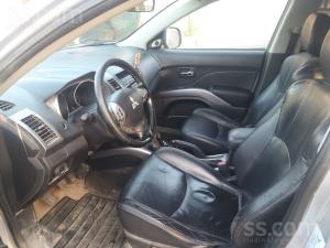 Grey Mitsubishi Outlander 2007 in Kuldiga, with an engine capacity of 2.00 L and mileage of 429 thousand km for 850 €, photo 6 on AUTOMOTO.COM.LV