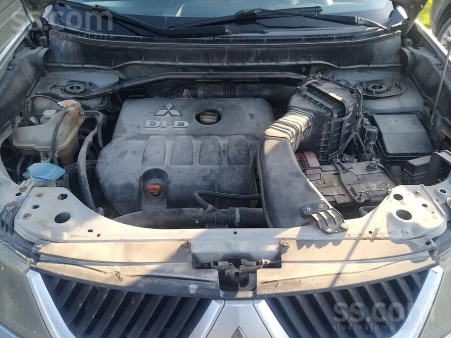 Grey Mitsubishi Outlander 2007 in Kuldiga, with an engine capacity of 2.00 L and mileage of 429 thousand km for 850 €, photo 7 on AUTOMOTO.COM.LV