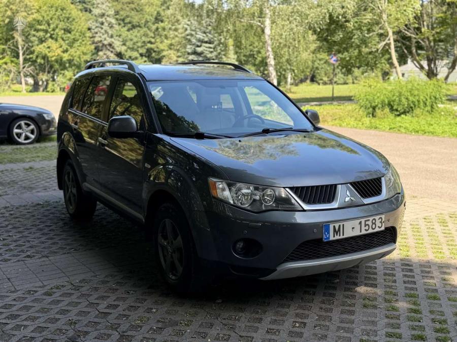 Grey Mitsubishi Outlander 2007 in Kaunas, with an engine capacity of 1.97 L and mileage of 295 thousand km for 2850 €, photo 3 on AUTOMOTO.COM.LV