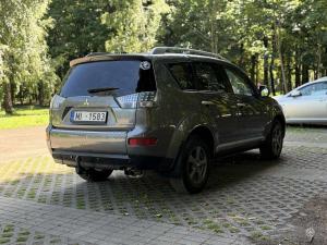 Grey Mitsubishi Outlander 2007 in Kaunas, with an engine capacity of 1.97 L and mileage of 295 thousand km for 2850 €, photo 6 on AUTOMOTO.COM.LV