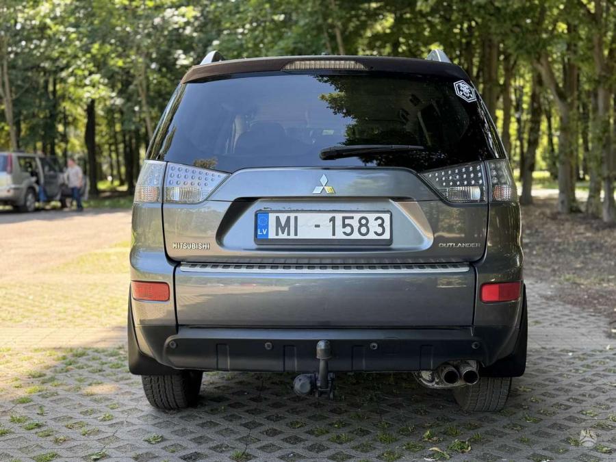 Grey Mitsubishi Outlander 2007 in Kaunas, with an engine capacity of 1.97 L and mileage of 295 thousand km for 2850 €, photo 7 on AUTOMOTO.COM.LV