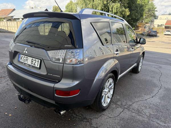 Pelēks Mitsubishi Outlander 2007 Viļņa, ar dzinēja tilpumu 2.20 L un nobraukumu 237 tūkst. km par 2900 €, foto 5 vietnē AUTOMOTO.COM.LV