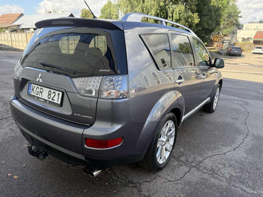 Grey Mitsubishi Outlander 2007 in Vilnius, with an engine capacity of 2.20 L and mileage of 237 thousand km for 2900 €, photo 6 on AUTOMOTO.COM.LV