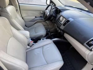 Grey Mitsubishi Outlander 2007 in Vilnius, with an engine capacity of 2.20 L and mileage of 237 thousand km for 2900 €, photo 13 on AUTOMOTO.COM.LV