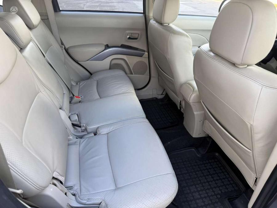 Grey Mitsubishi Outlander 2007 in Vilnius, with an engine capacity of 2.20 L and mileage of 237 thousand km for 2900 €, photo 16 on AUTOMOTO.COM.LV